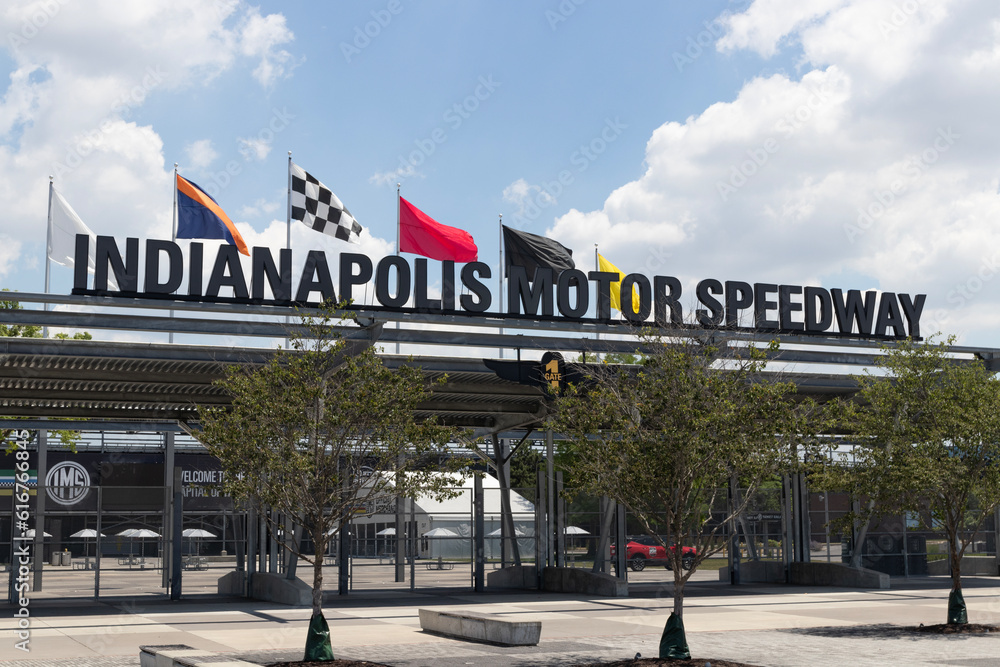 Indianapolis Motor Speedway Gate One entrance. Hosting the Indy 500 and ...
