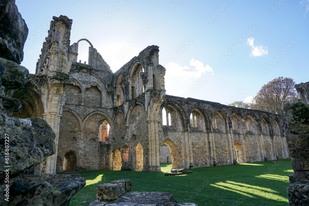 ruin remains of former abbey. Historic religious architecture foto de ...