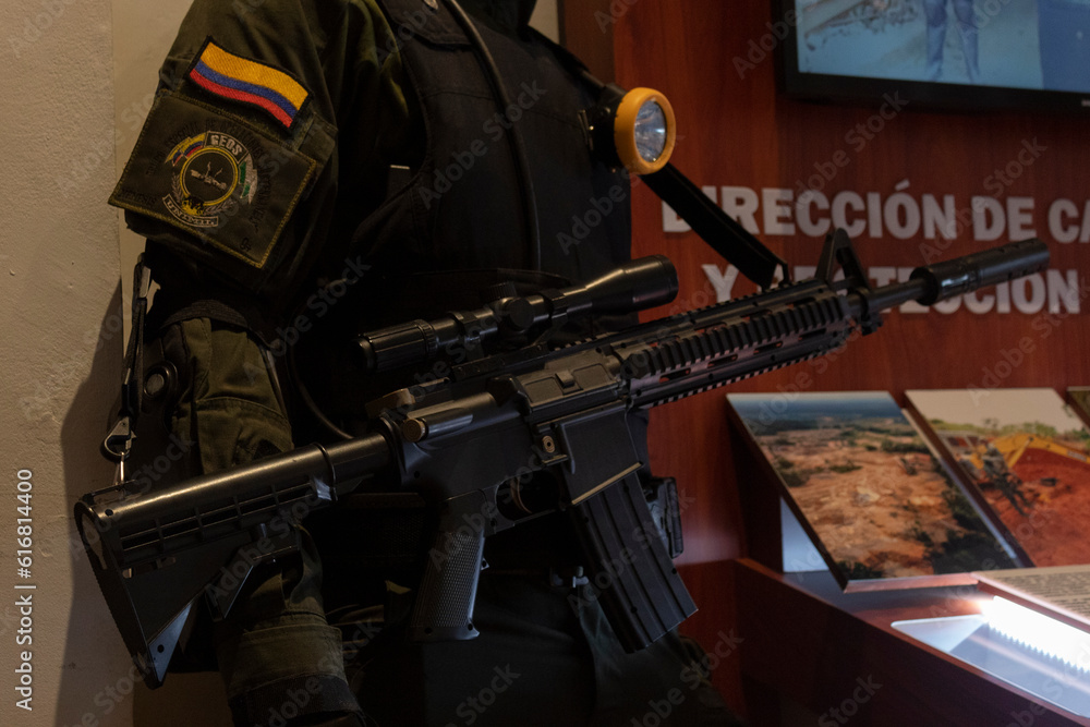 Foto de BOGOTA, COLOMBIA Closeup to a M4 Rifle of colombian ...