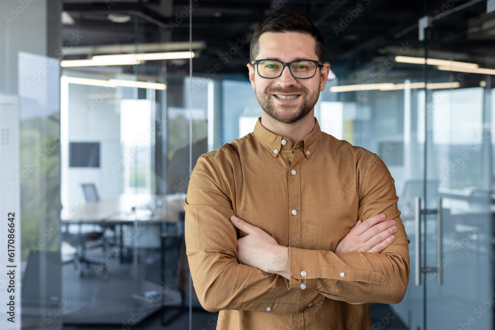 Foto de Portrait of a young male programmer, creative designer ...