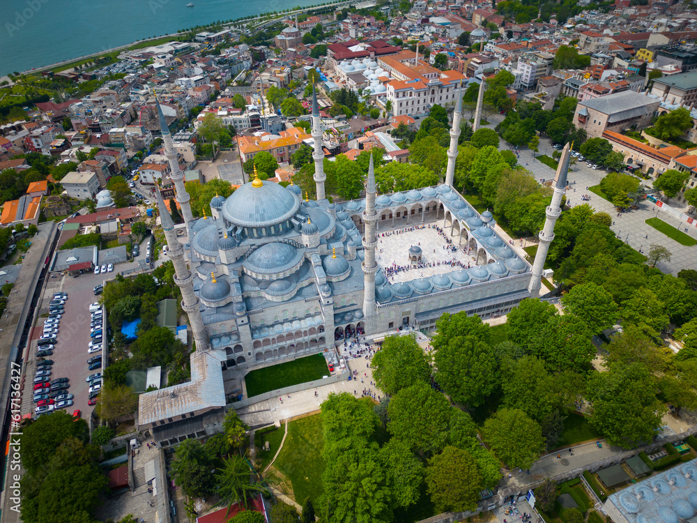 Blue Mosque Sultan Ahmet Camii aerial view in Sultanahmet in historic city of Istanbul, Turkey ...