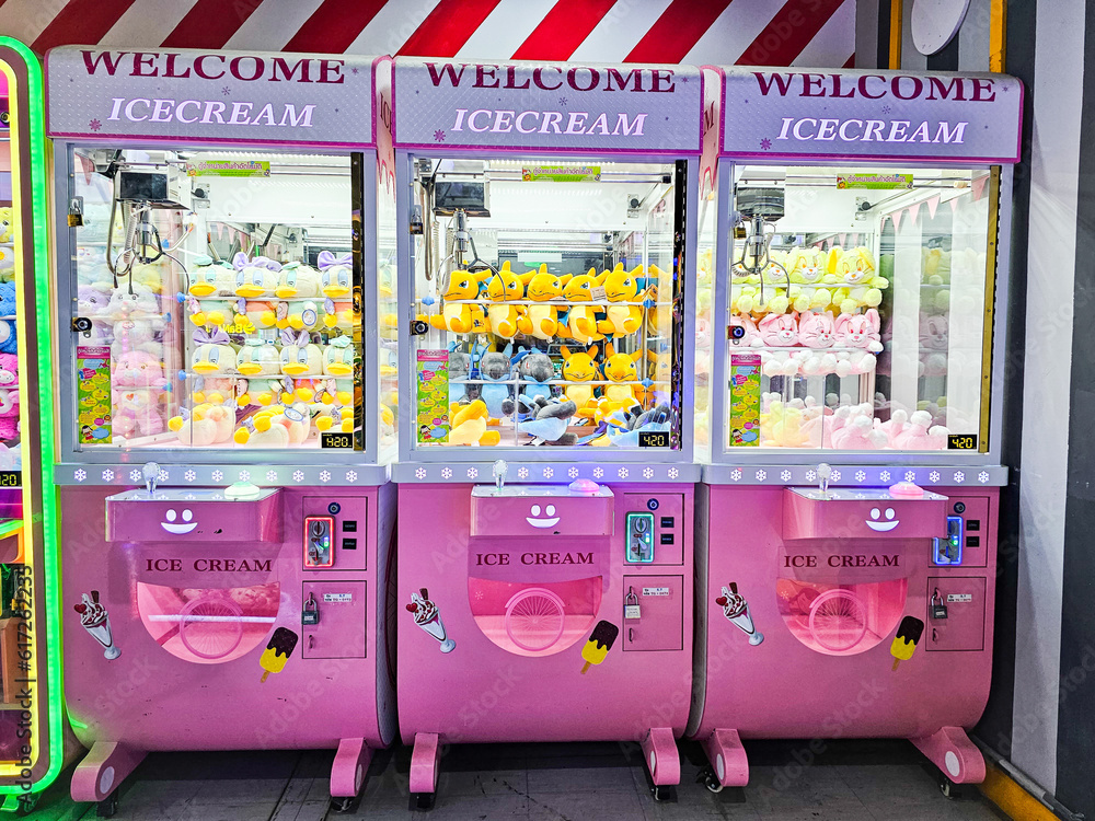 Doll Claw Crane Machine Coin Operated Play Game, Plush toys Claw ...