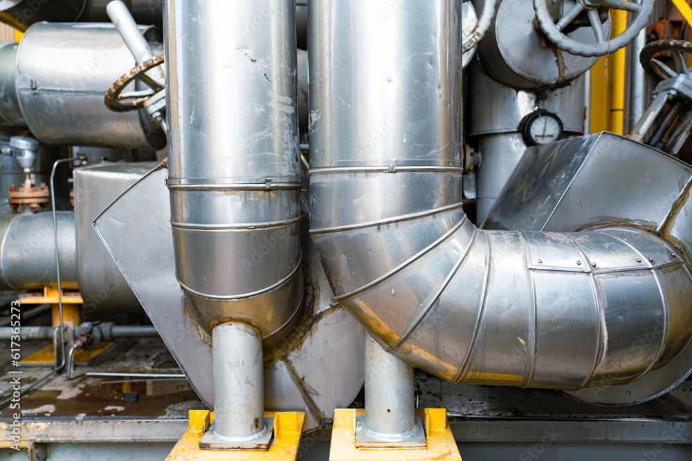 Heating medium oil pipeline protected with stainless steel insulation ...