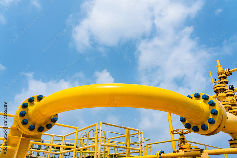 piple line Oil and gas processing plant with pipe line valves.Steel ...