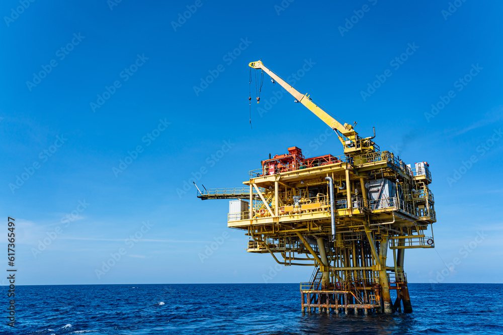 Offshore oil and gas wellhead remote platform which produced raw ...