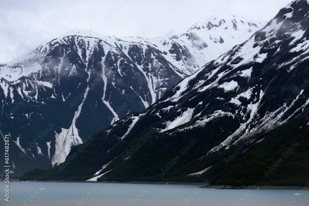 Cruise to Hubbard Glacier Bay in Alaska with floating ice bergs and ...