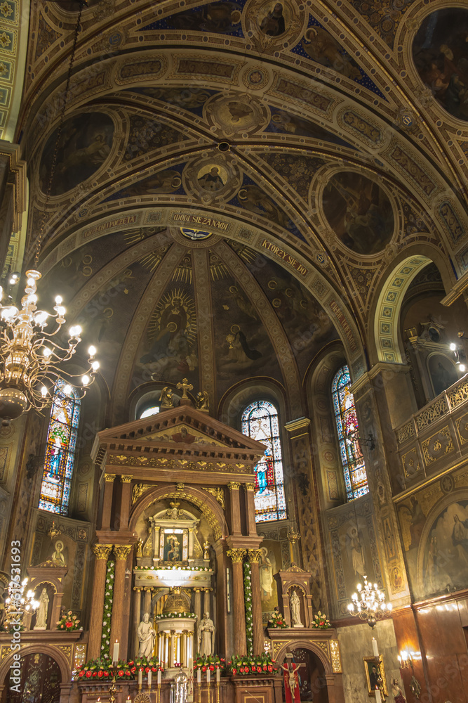 Foto Stock Piekary Slaskie, Poland, May 28, 2023: The main altar with ...