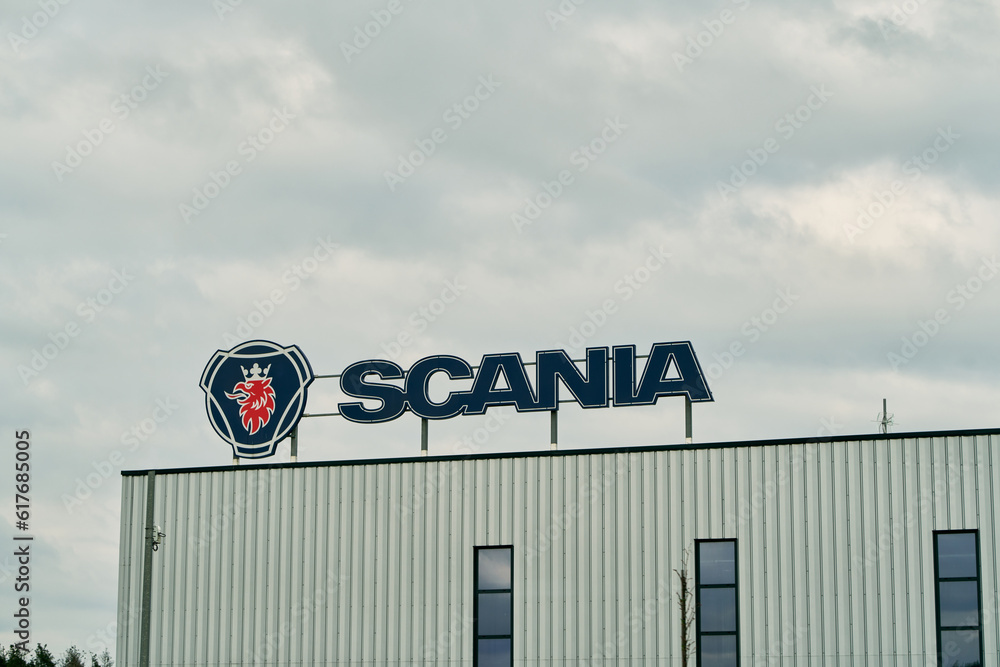 Foto de 17.04.2023 Germany. Europe. Scania logo on the factory ...