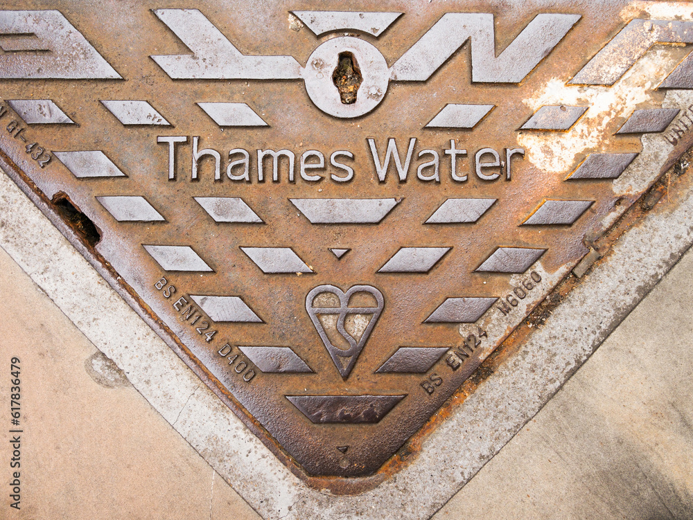 Foto de London,UK,June 28th 2023:A close-up of a Thames water meter ...