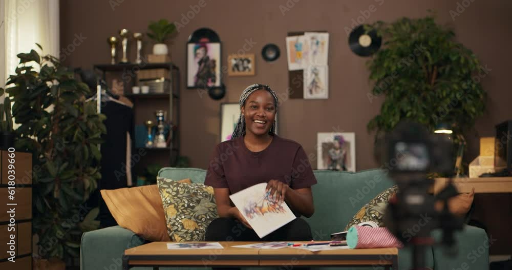 Illustrator woman can work as an illustrator, talking about her ...