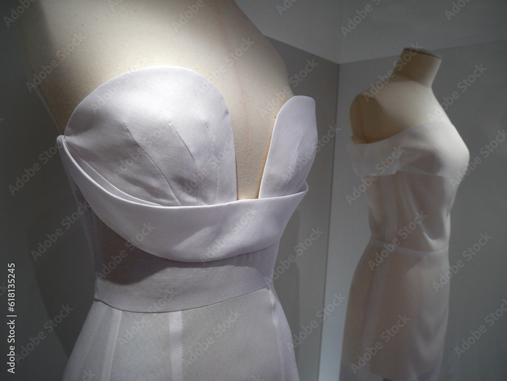 La Galerie Dior. The workshops of the Dior house: before being made ...