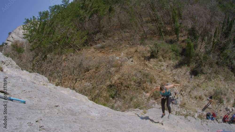 CLOSE UP: Woman falls when she loses grip on a challenging climbing ...