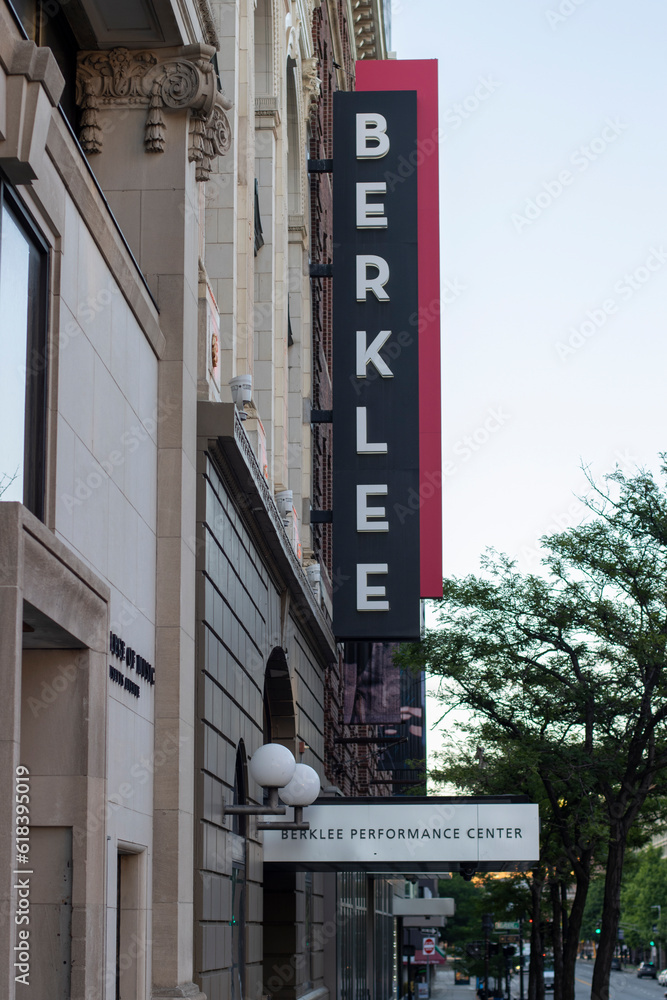 Foto de Boston, MA, USA - June 30, 2022: The Berklee Performance Center ...