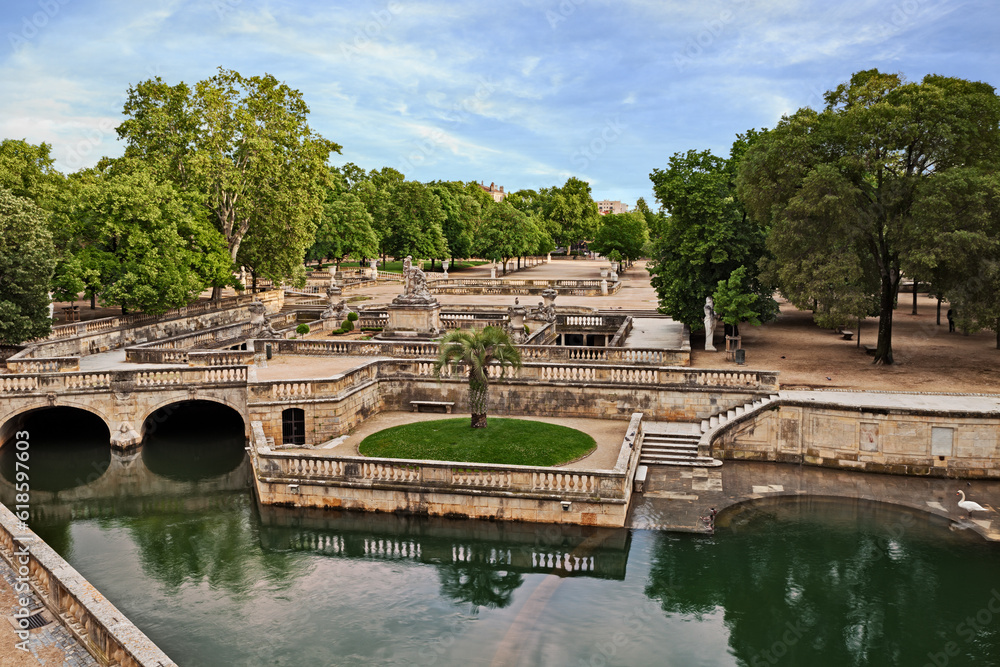 Foto de Nimes, Occitania, France: the ancient Gardens of the Fountain ...