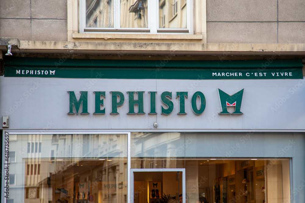 Mephisto Shoes Logo