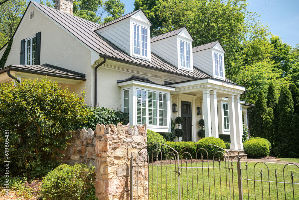 Average American residential home. Traditional American-style home with ...
