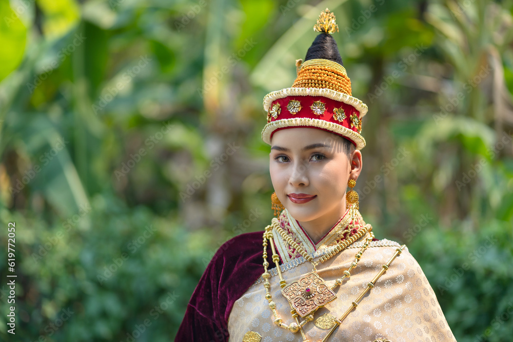 Beautiful Laos girl dressed in ancient luxury national traditional Laos ...