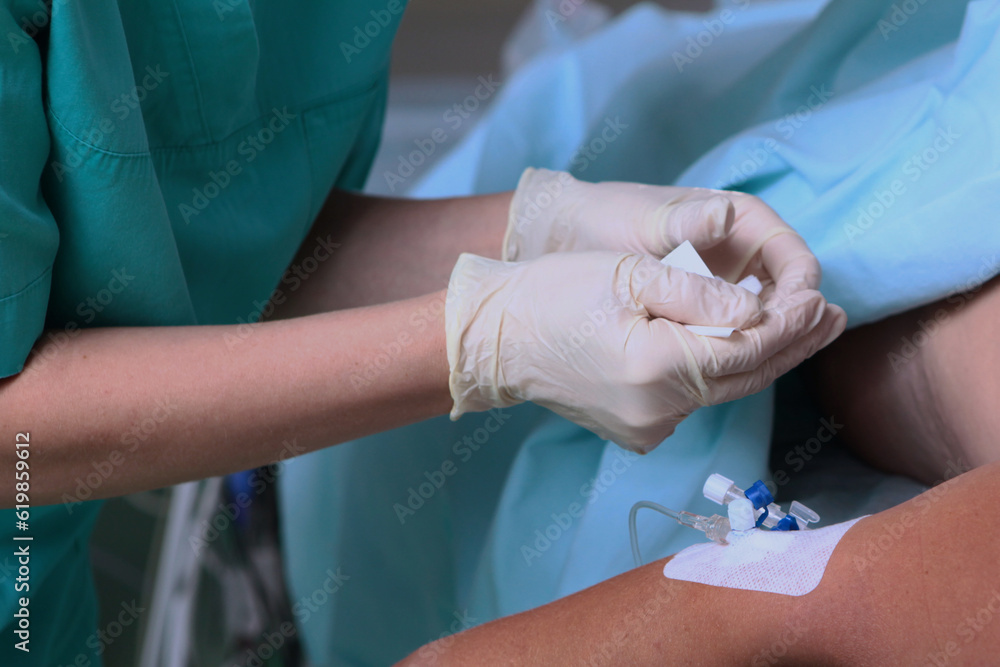 Foto de Preparation for the operation. Intravenous injections. Modern ...