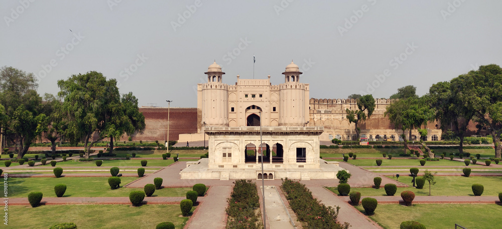 The Lahore Fort (Punjabi, Persian, Urdu: شاہی قلعہ, romanized: Shāhī ...