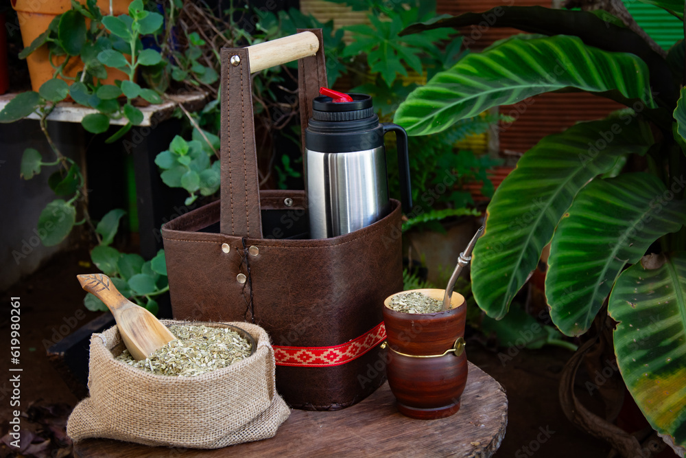 Equipo de mate. Bebida tradicional de Argentina, bebida calinte en la ...
