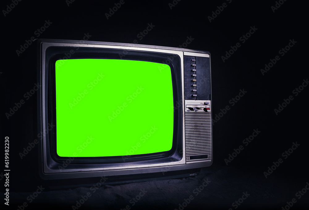 Retro old TV It's still life with green screen in dark room foto de ...