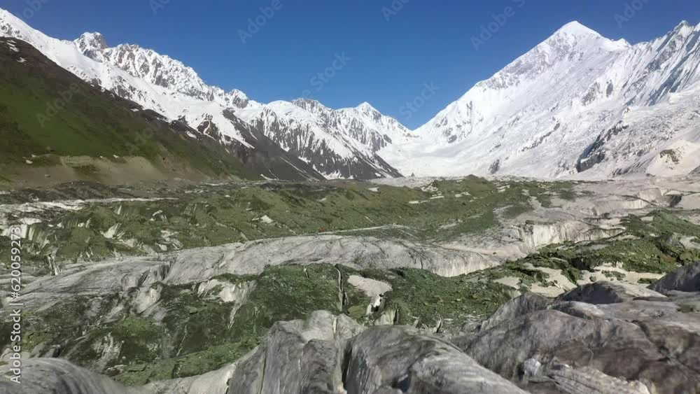 Vidéo Stock Drone footage, Rakaposhi Pakistan. Wide angle of snow ...