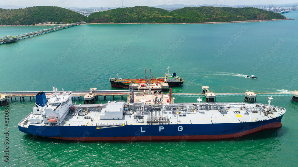 crude oil floating station in sea, bridge pipeline load unloading crude ...