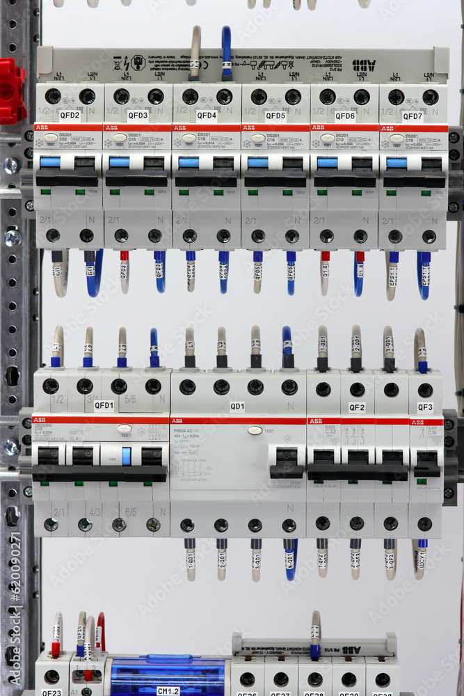 Foto de ABB electric circuit breakers against overload and short ...