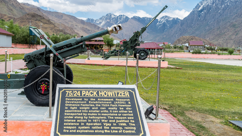 Bofors Howitzer Gun At The Kargil War Memorial In Kargil District Of ...