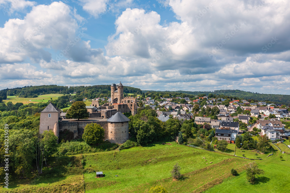 Foto de Bird's-eye view of Greifenstein Castle in the town of the same ...