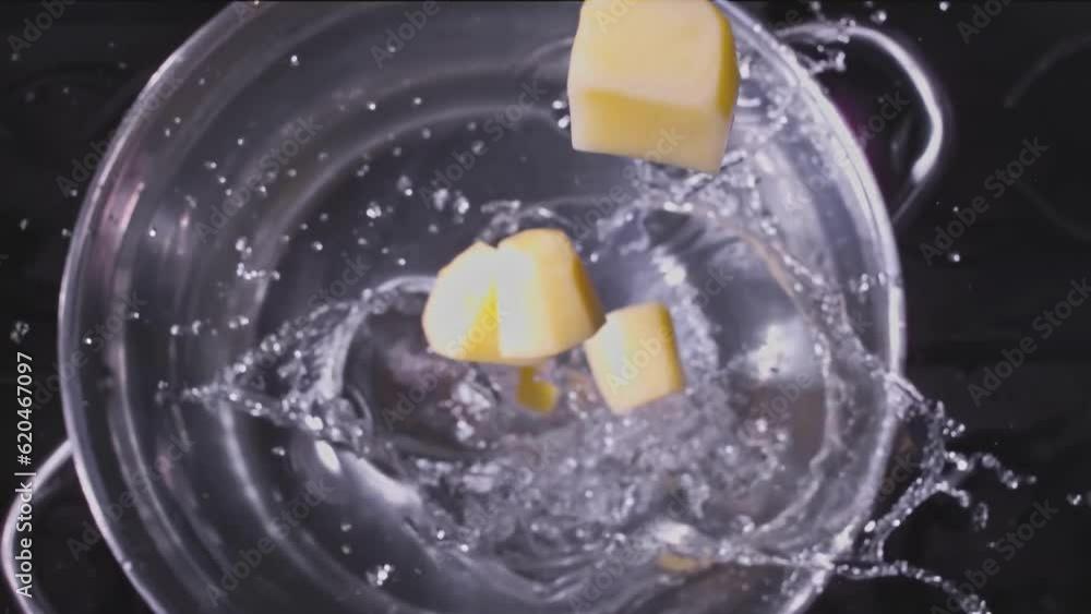 Potatoes Falling into Boiling Water Super Slow Motion vídeo do Stock ...