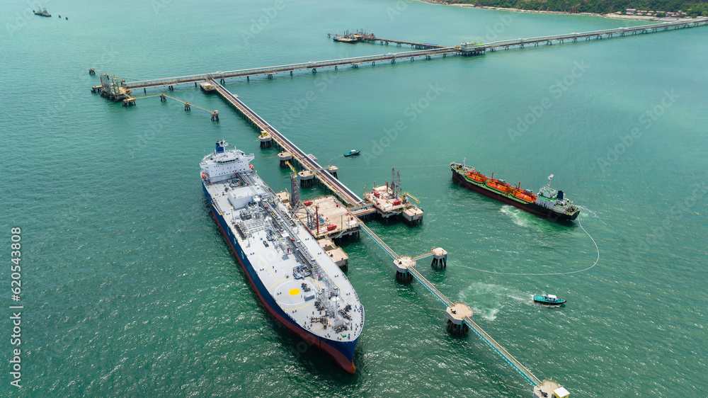 crude oil floating station in sea, bridge pipeline load unloading crude ...