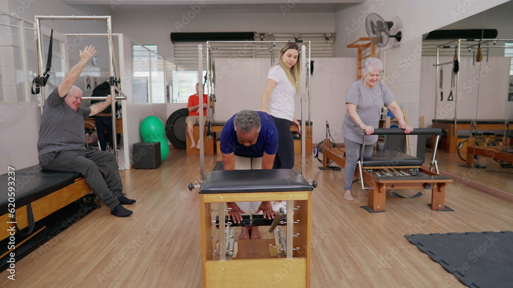 Foto de Group of elderly people doing Pilates Sessions with the help of ...