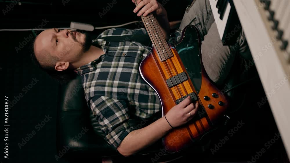 Vidéo Stock rock performer with electric guitar in recording studio ...