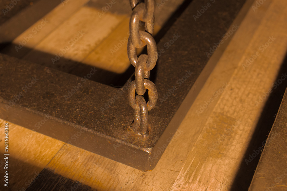 Chain hoist lift heavy weight cargo load hang object gear winch ...