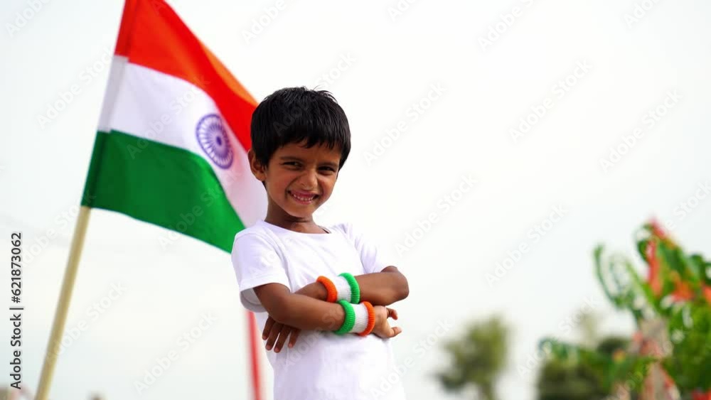 Cute little boy holding Indian flag in his hands and smiling ...