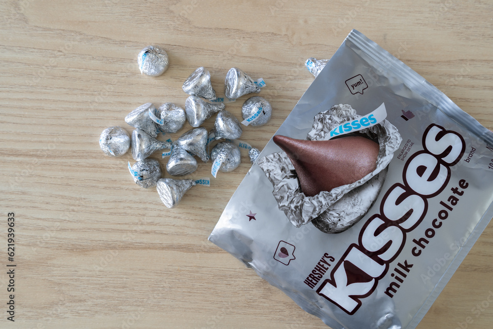 Hershey's Kisses milk chocolate. Hershey Company Kiss, bite-sized ...