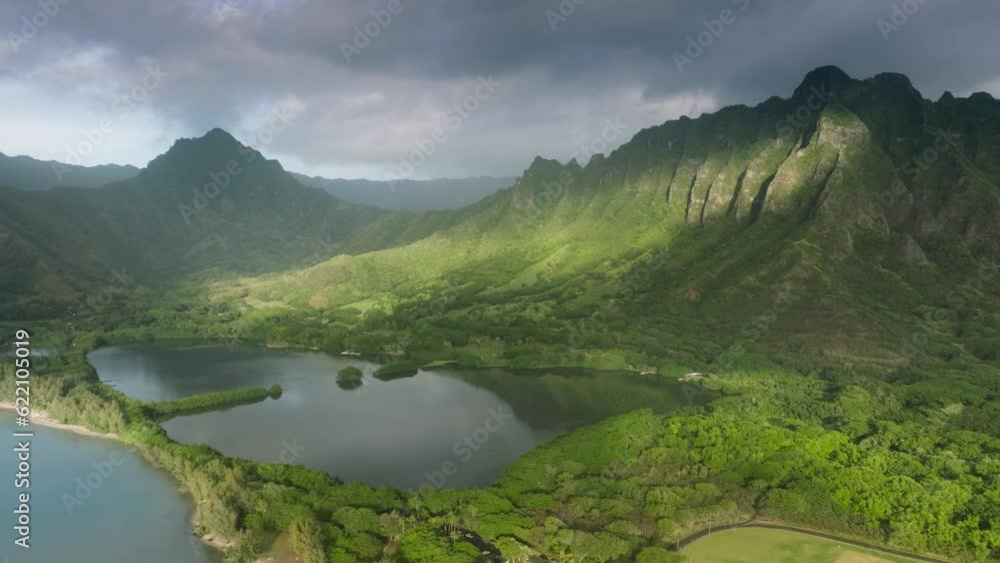 Jurassic world untouched nature on Oahu island, Hawaii. Scenic green ...