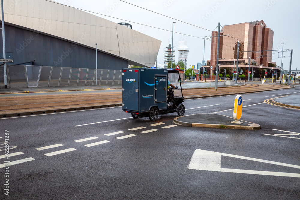 Amazon delivery battery and peddle powered green energy deliver truck ...