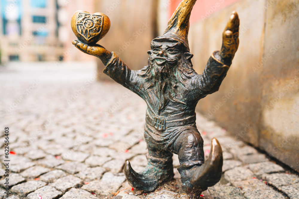 The Dwarfs of Wroclaw, Poland. Dwarfsculptures lurking and hiding ...