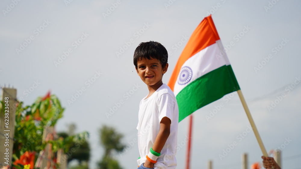 Cute little boy holding Indian flag in his hands and smiling ...