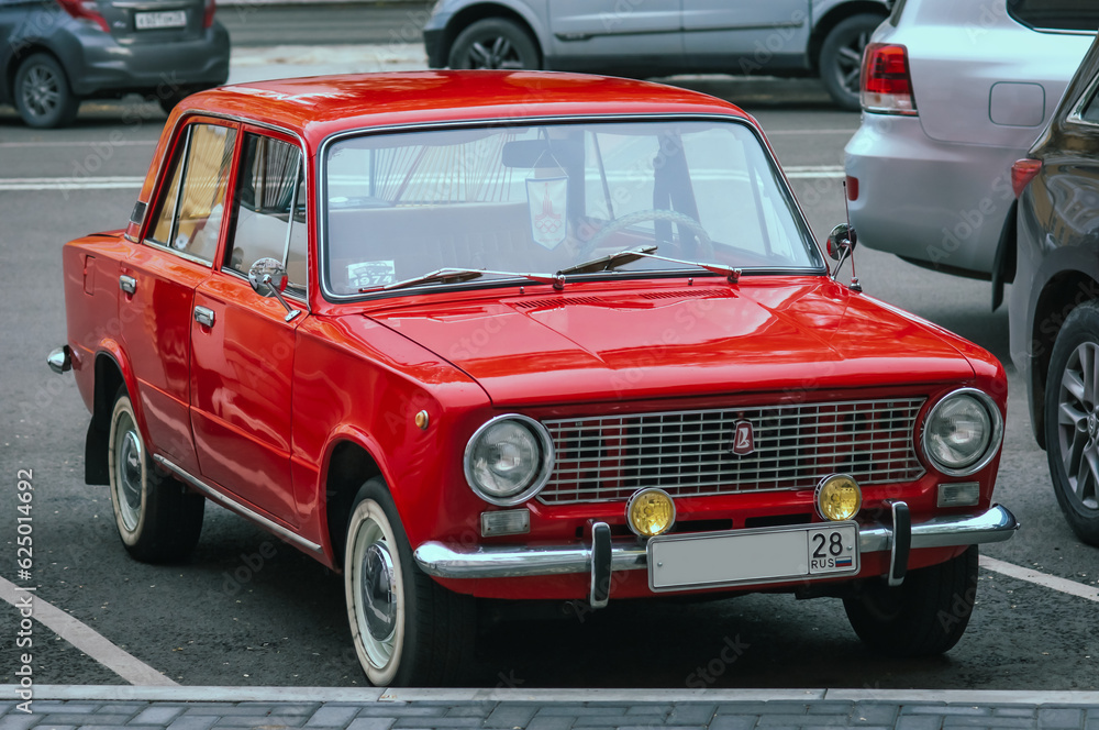 Foto de BLAGOVESCHENSK, RUSSIA - June 11, 2023: Fragment of a retro car ...