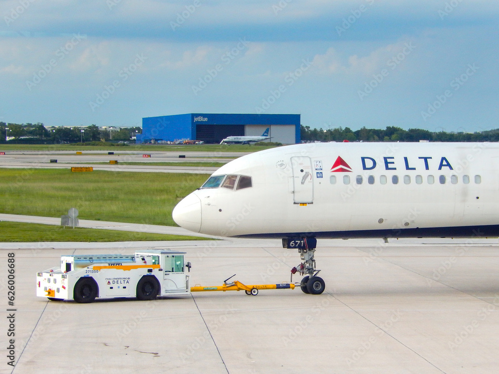Foto de Orlando, Florida, USA - 24 June 2023: Delta Air Lines Boeing ...