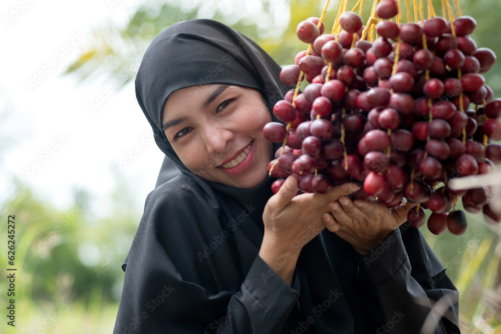 Close up, Muslim woman in black hijab with Red date palm Muslim woman ...