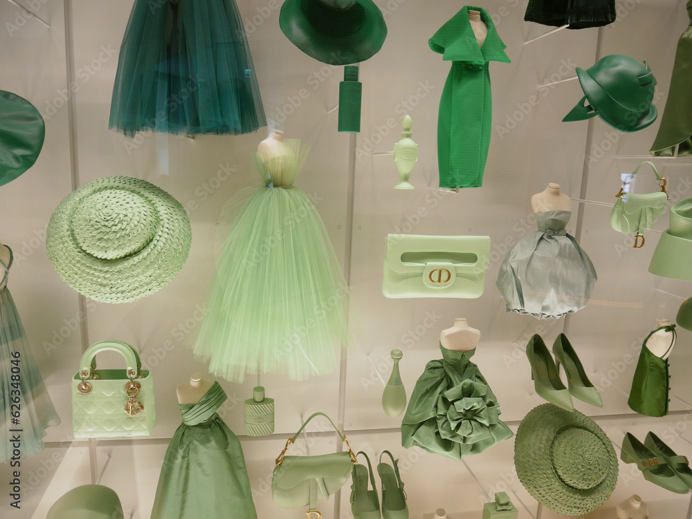 La Galerie Dior. Reconstruction of the iconic pieces of the Dior house ...