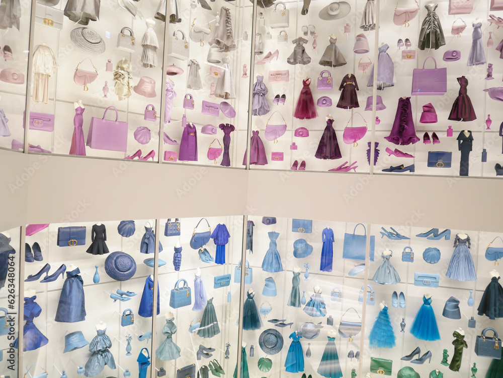 La Galerie Dior. Reconstruction of the iconic pieces of the Dior house ...