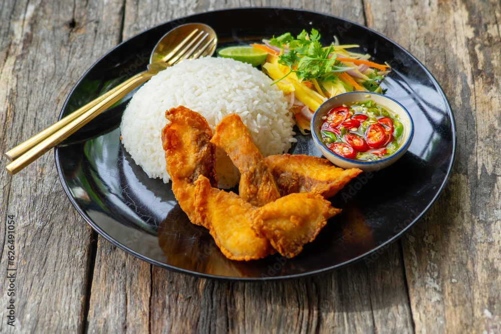 Deep fried red tilapia with papaya salad, Thai traditional food Stock ...