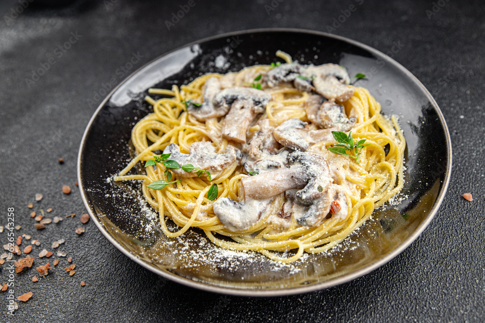 spaghetti mushroom champignon pasta second course vegetable food ...