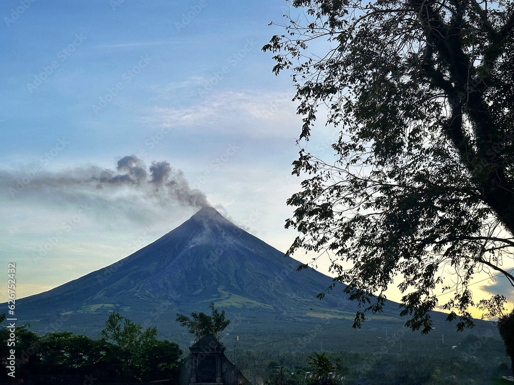 Mayon Magayon Volcano with Silhouette tree in legazpi city albay ...
