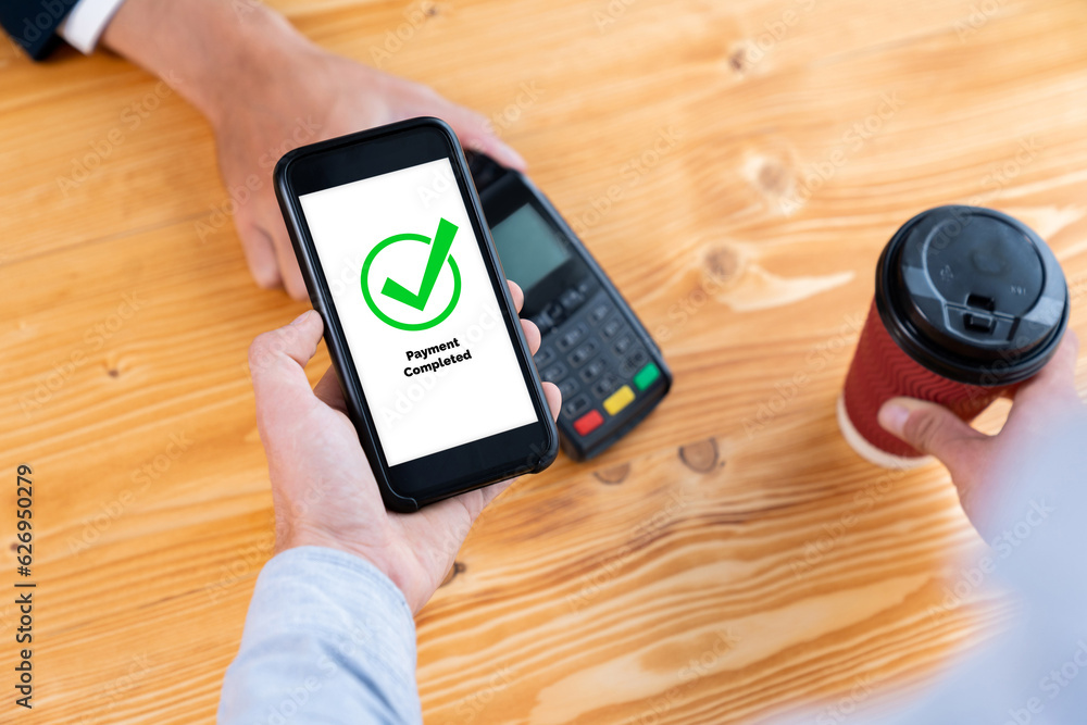 Foto de Fast and secure transactions using QR code technology on mobile ...